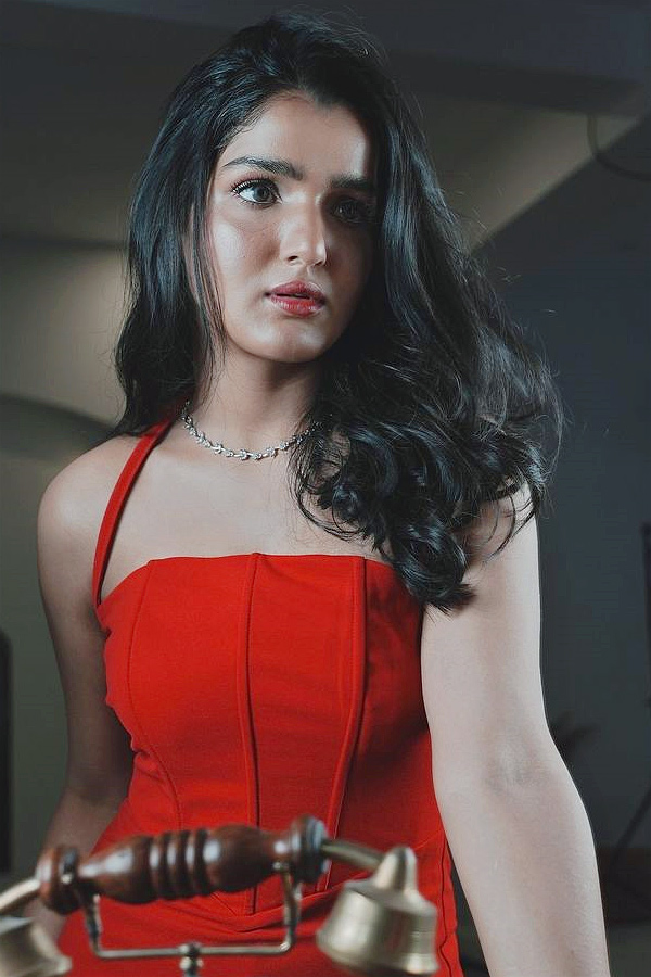 వైరల్ 'రియా'.. అసలు ఈ అమ్మాయి ఎవరంటే? (ఫొటోలు) | Trending On Social Media About Riya From Mathu ...